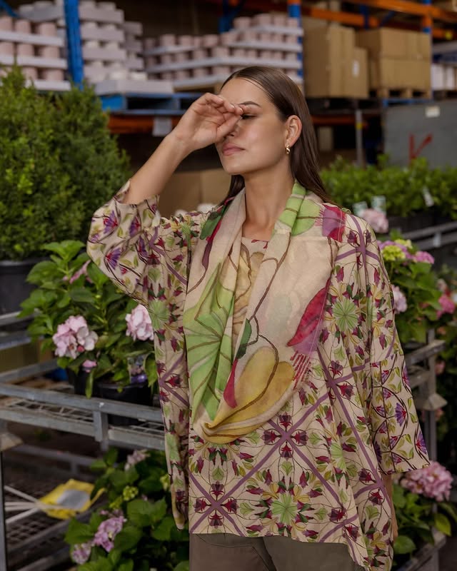 Maud Dainty - Datenight Paintings Blouse – Indigoandme